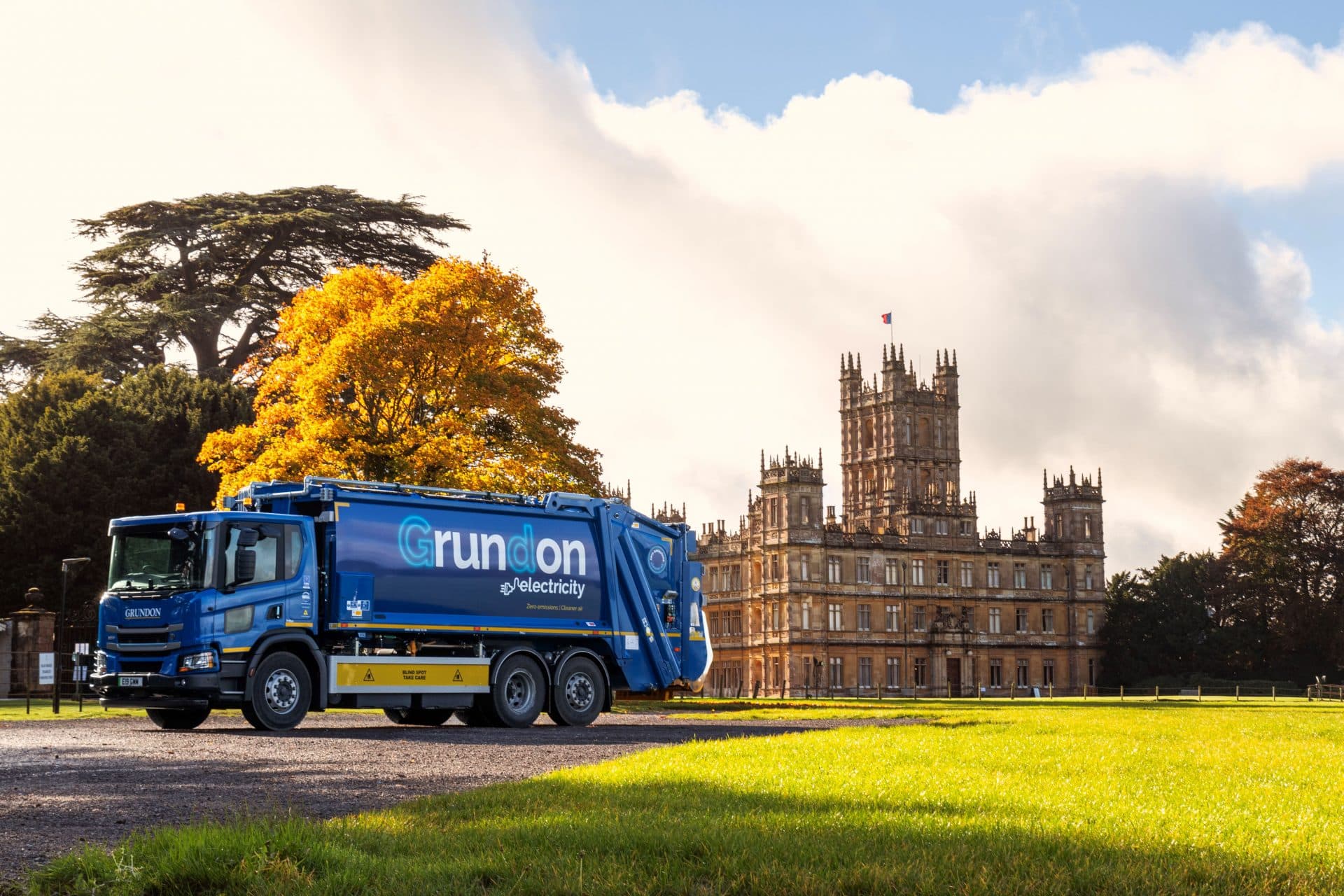 UK first as Grundon unveils pioneering Scania all-electric waste ...